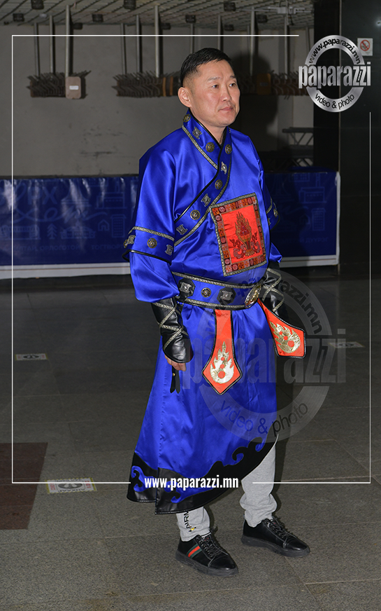 Photo Paparazzi ••• Жүжигчин Адьяа давхараа оёулсан уу ...